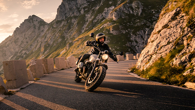 Conduzir um motociclo: travar e curvar | ACP