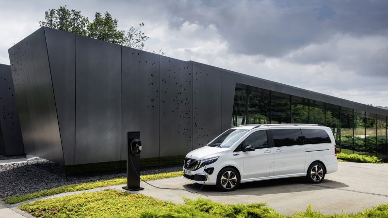 Mercedes Benz EQV tem autonomia superior a 400 km ACP